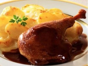 Accompagner le confit de canard : idées pour un repas inoubliable
